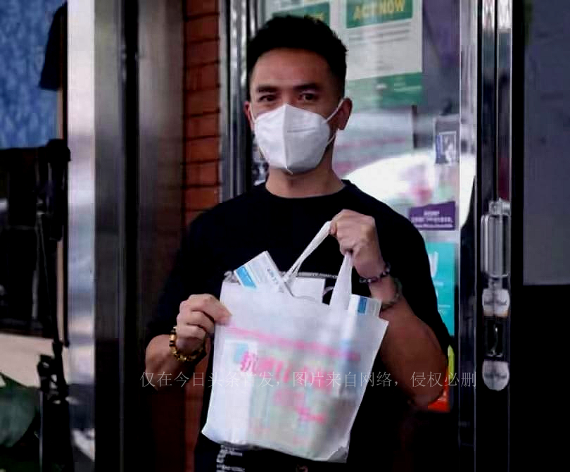 The 66-year-old actor helped the 39-year-old actor, Chen Guofeng said ...