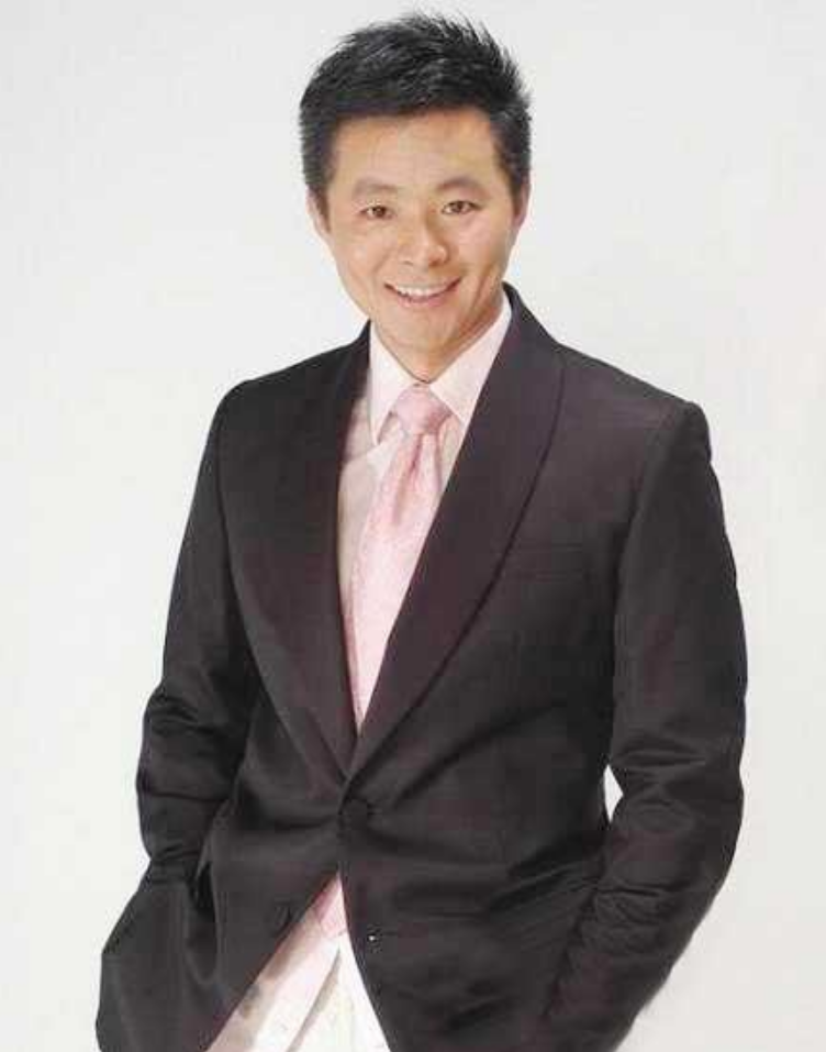 Wang Hongwei: Marrying a sweet wife 13 years younger, liking to be a father at 44, and ...