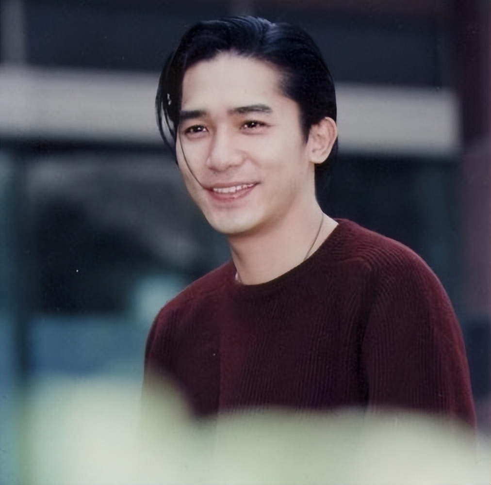 How did Liang Chaowei, who is socially afraid, walk out of another ...