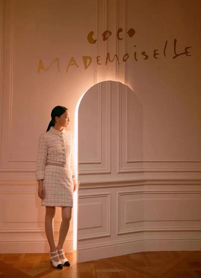 Zhou Xun made a stunning appearance in 14 seconds, and the audience ...