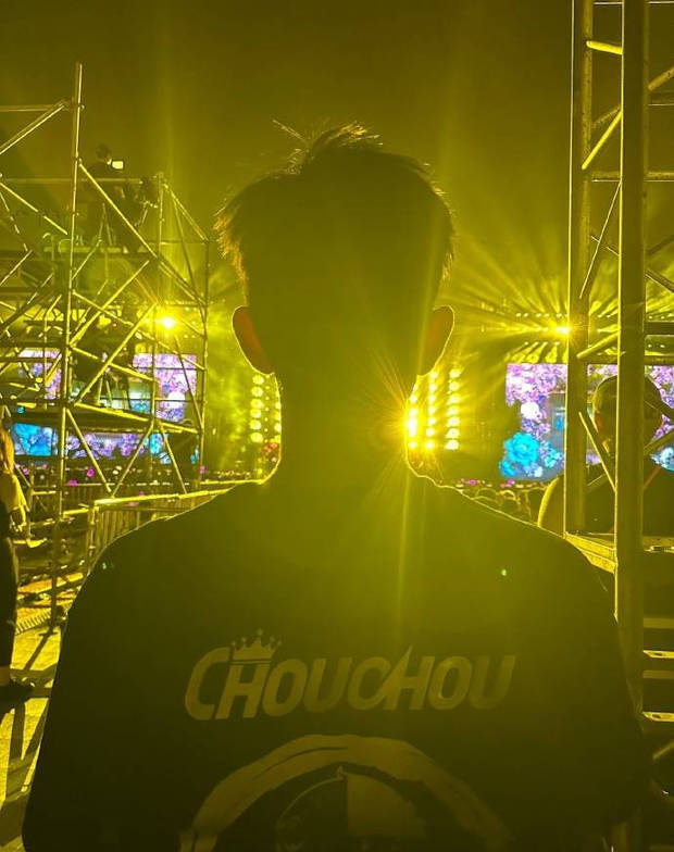 Li Xian posted a group photo and succeeded in chasing the star Jay Chou ...