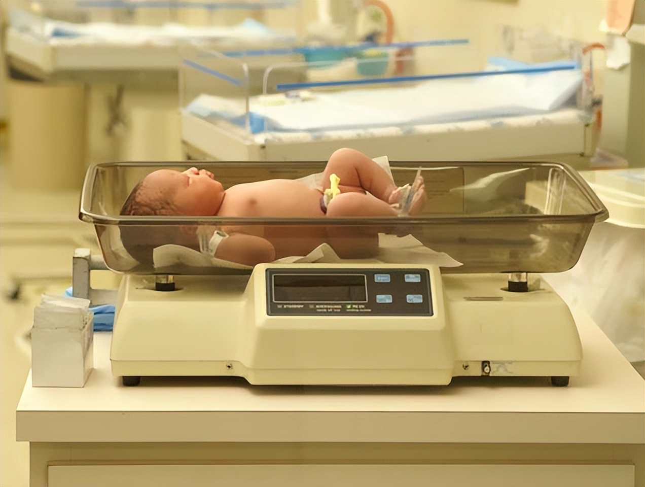 How many kilograms does a baby weigh when he is born? Can it indicate ...