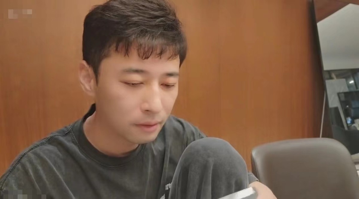 Qian Xiaojia borrows alcohol to relieve her worries and even more worries, and sings after ...