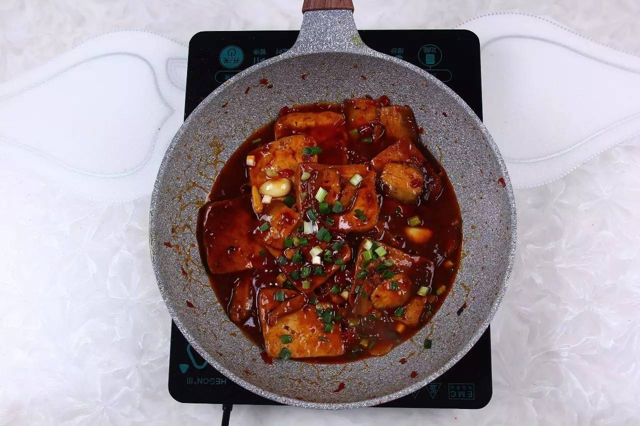 A traditional famous dish in Sichuan cuisine, the home-cooked method of ...