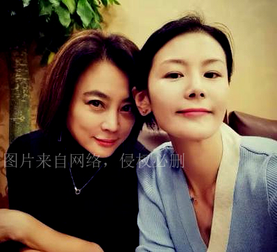 Li Lingyu travels with her mixed-race son. She has short hair and ...
