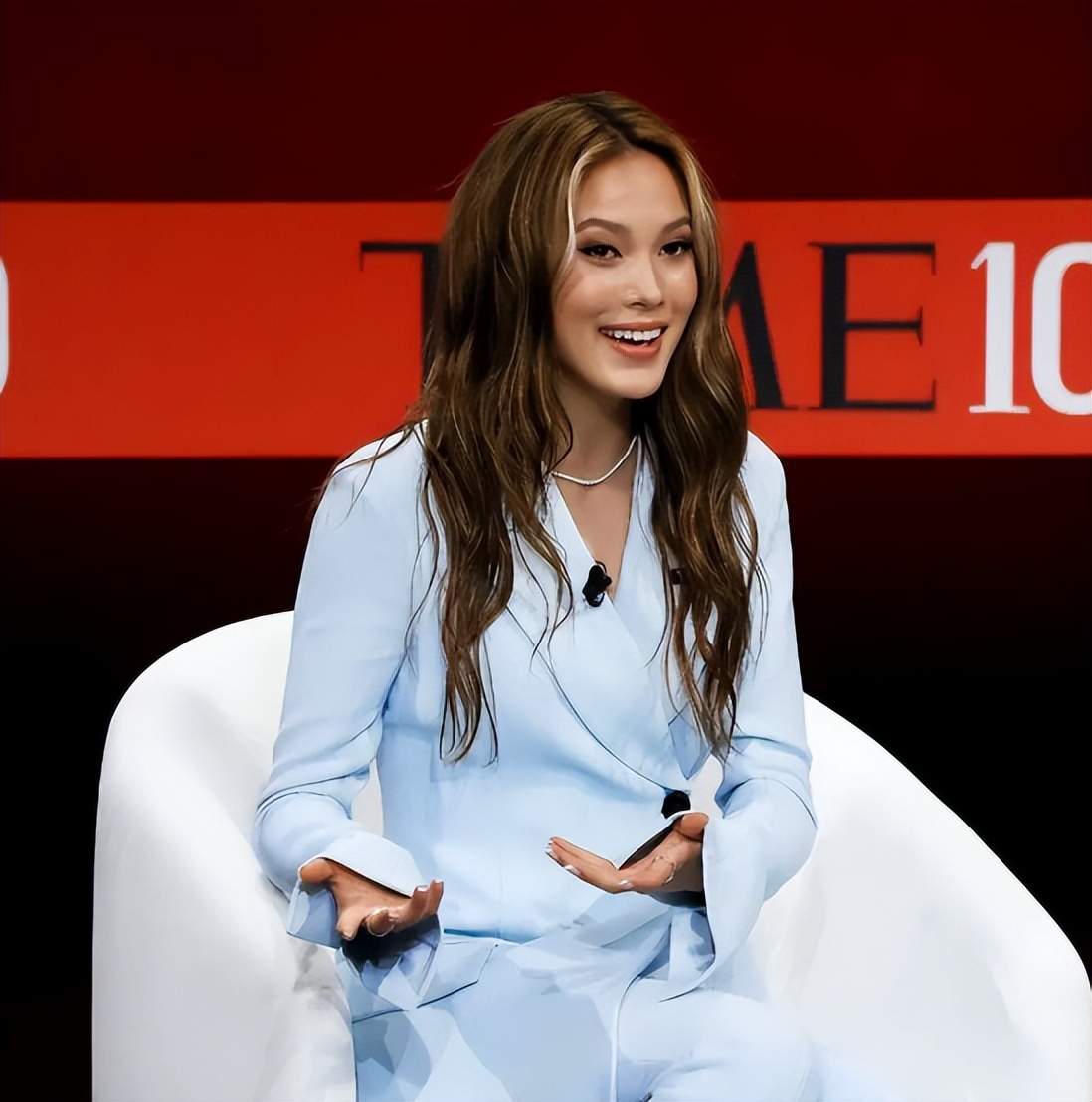 Gu Ailing's red carpet style became popular, and her personalized dress ...