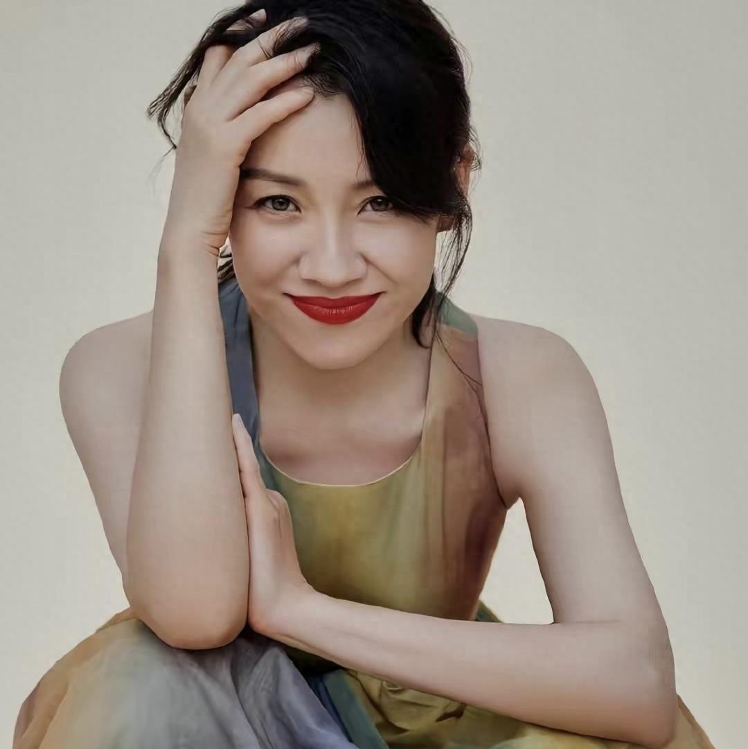 Can it be replaced from head to toe? This shot of 49-year-old Liu Lin gave many popular stars a ...