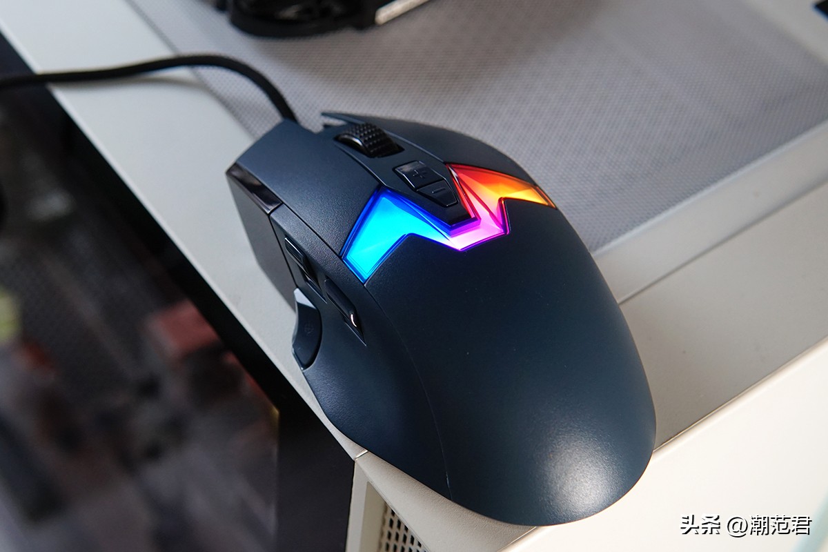 Equipping the mouse with a color display, Dareu A980 gaming mouse ...
