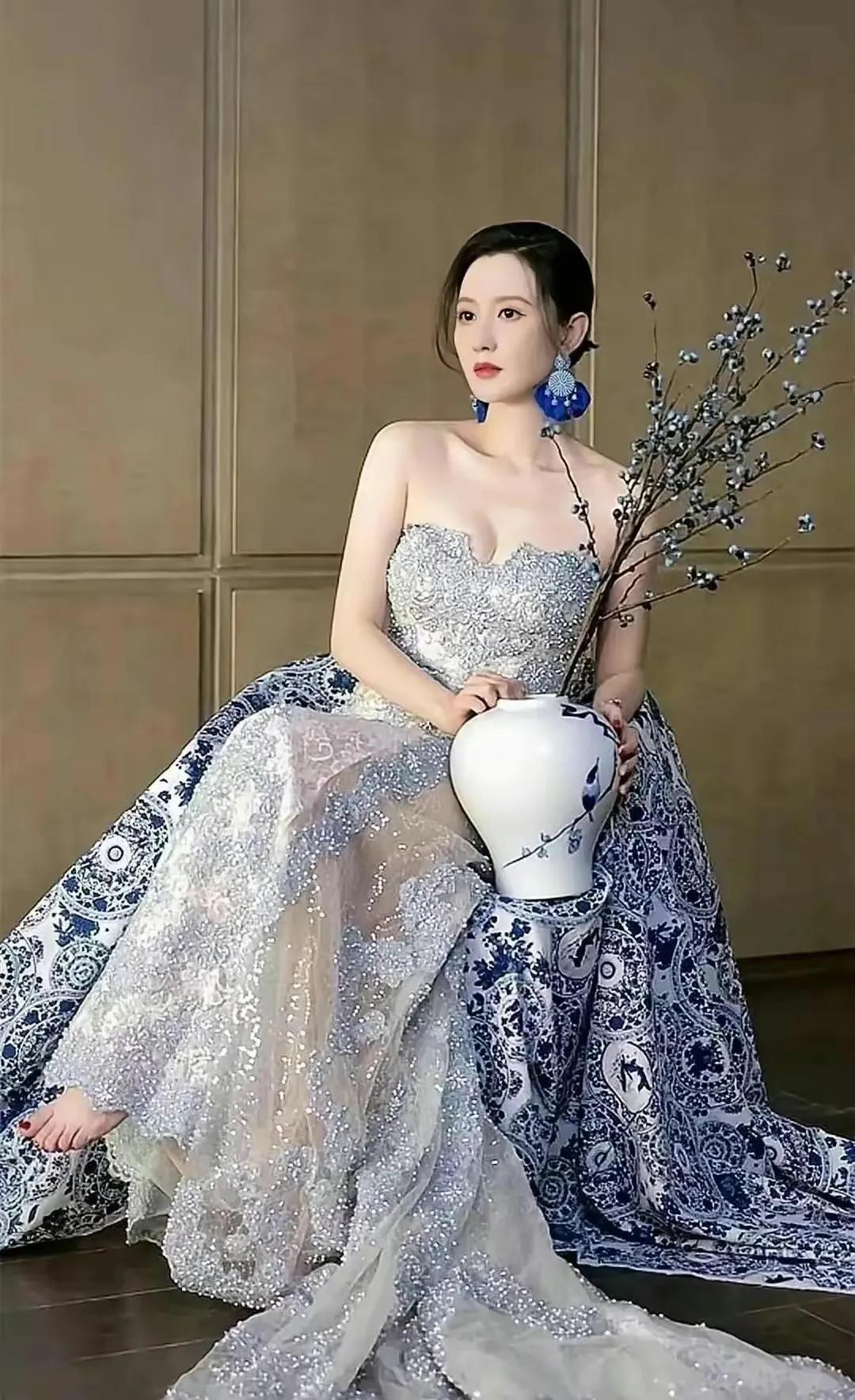 Sexy and beautiful Zhang Meng - iNEWS