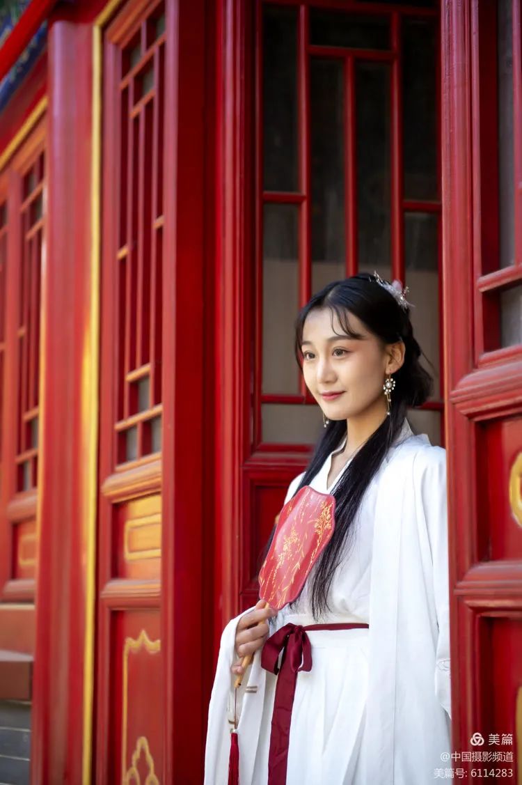 Zou Lu has a beautiful woman, and the mountain dances lazily - iNEWS