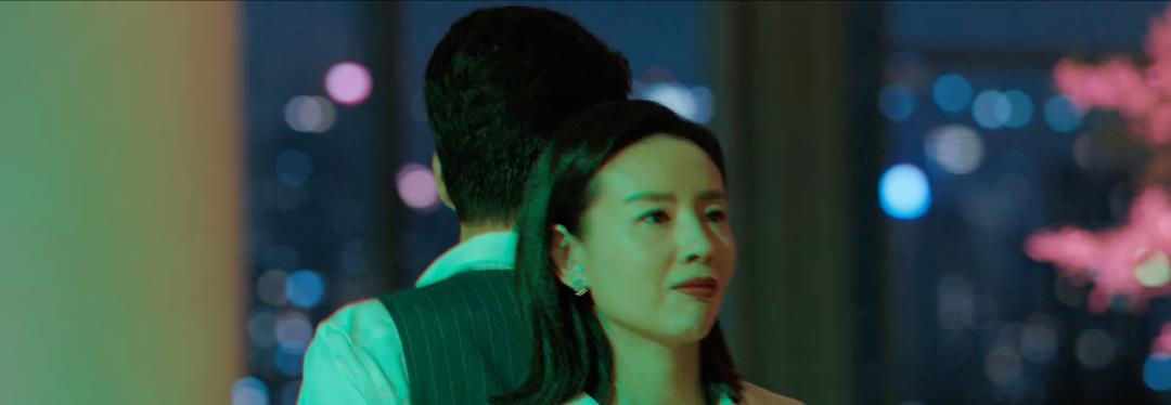 Liu Yijun and Dong Jie dance gracefully in the play, which is the blend ...