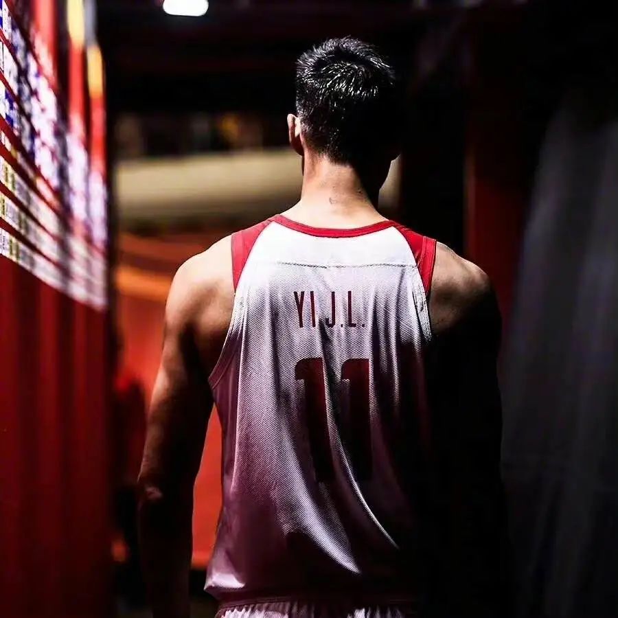 cards face! Yi Jianlian exclusive color matching! Might be the last ...