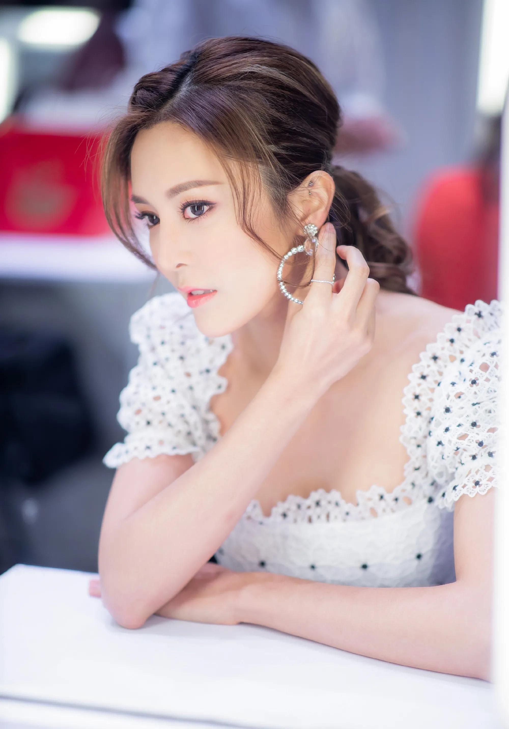 Hong Kong female artist Zhang Xiwen - iNEWS