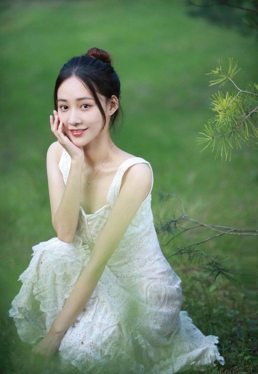 "Treasure Actress" He Yimeng - iNEWS