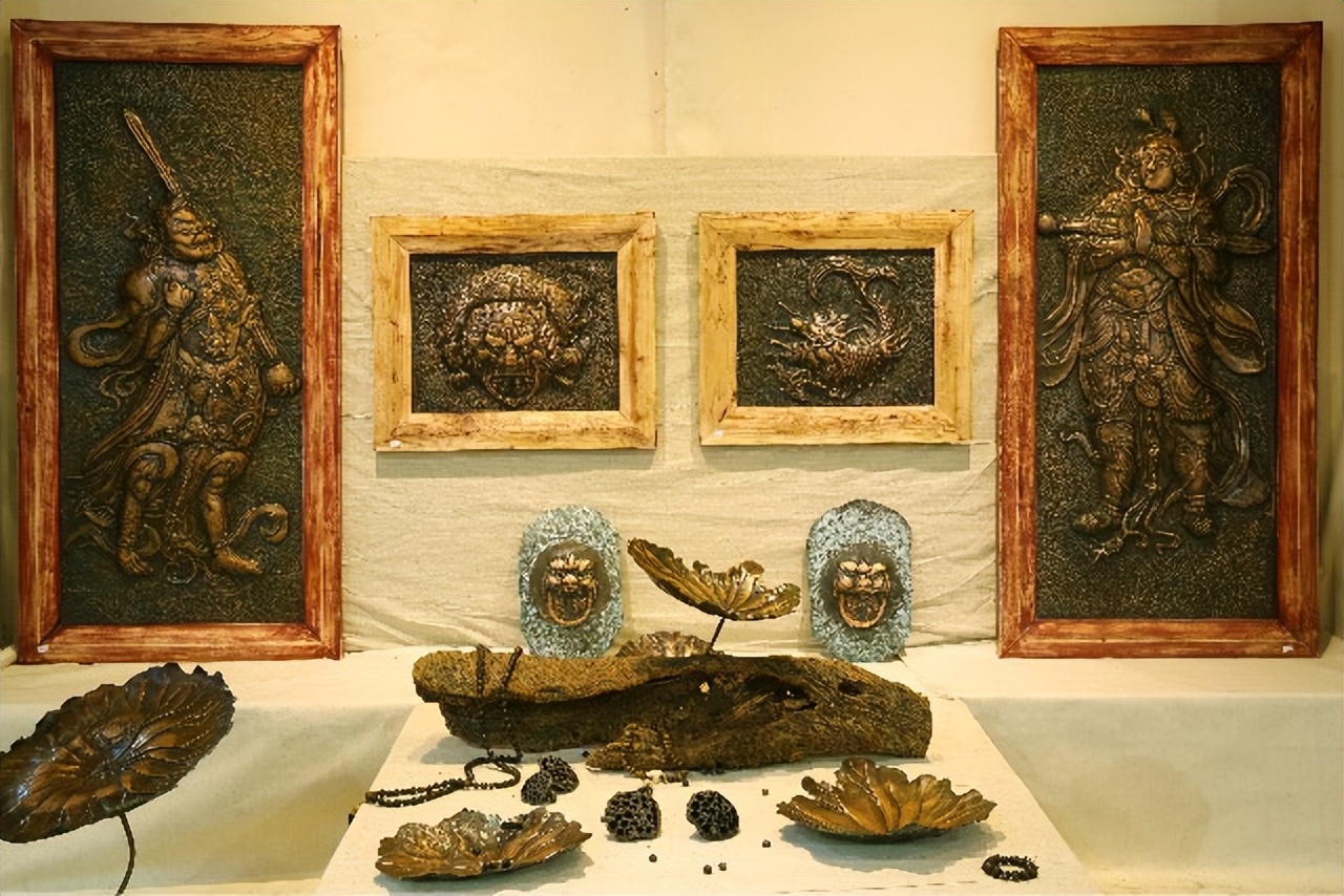 How shocking is the bronze sculpture that has been circulating for ...