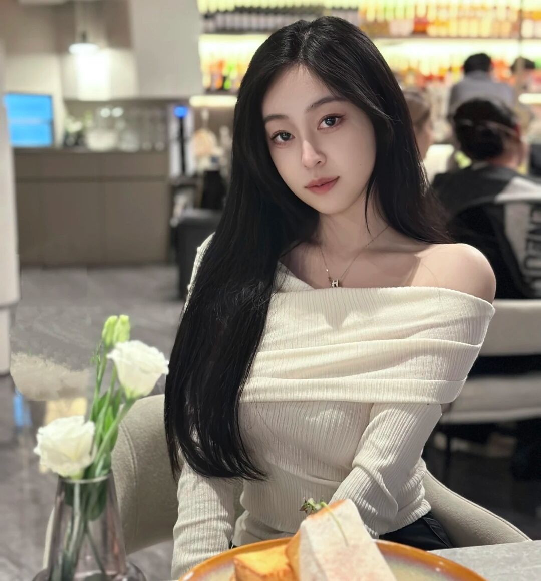 "Like You, Me Too 4" Zhang Yangyi officially announces his love affair, his girlfriend has an ...