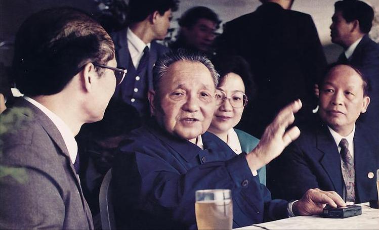 Deng Gong cultivated two successors, why Jiang Zemin was chosen in the ...