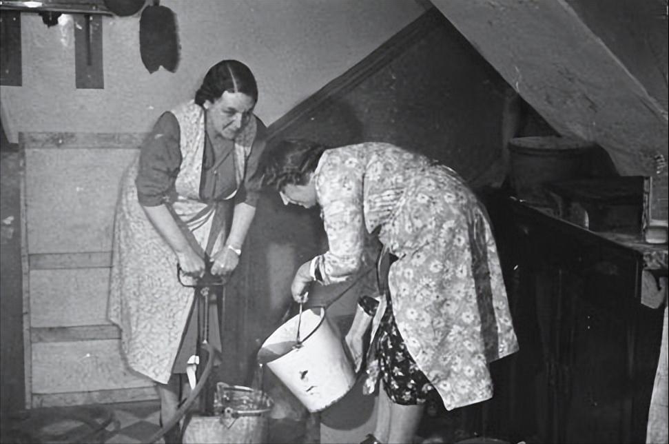 The British family structure has gradually changed after World War II ...