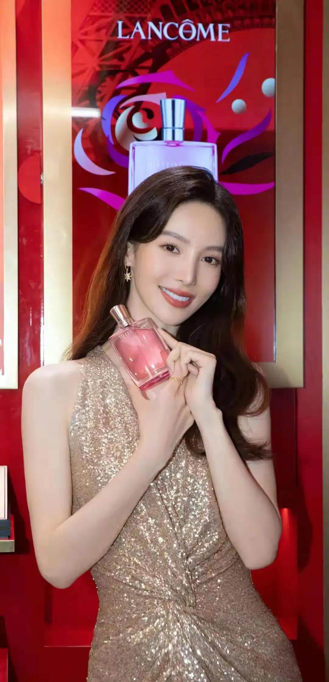 Beautiful and charming Jin Chen stunning photo - iNEWS