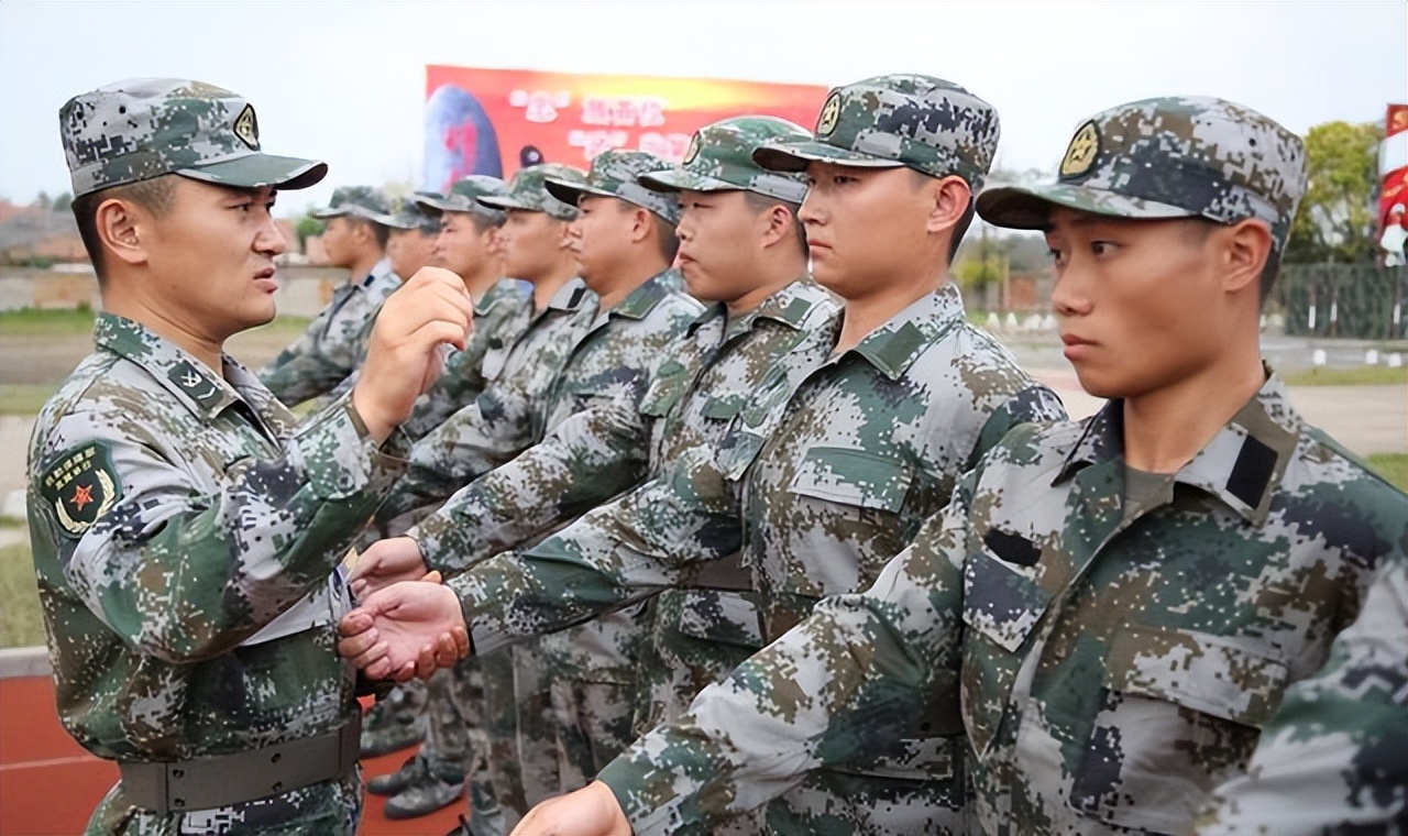 What is the relationship between the squad leader and the non ...