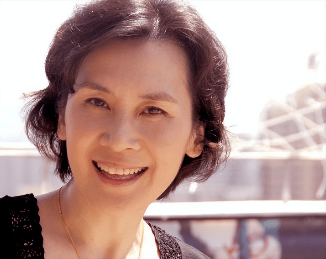 In order to act, she did not hesitate to divorce her husband, and she ...