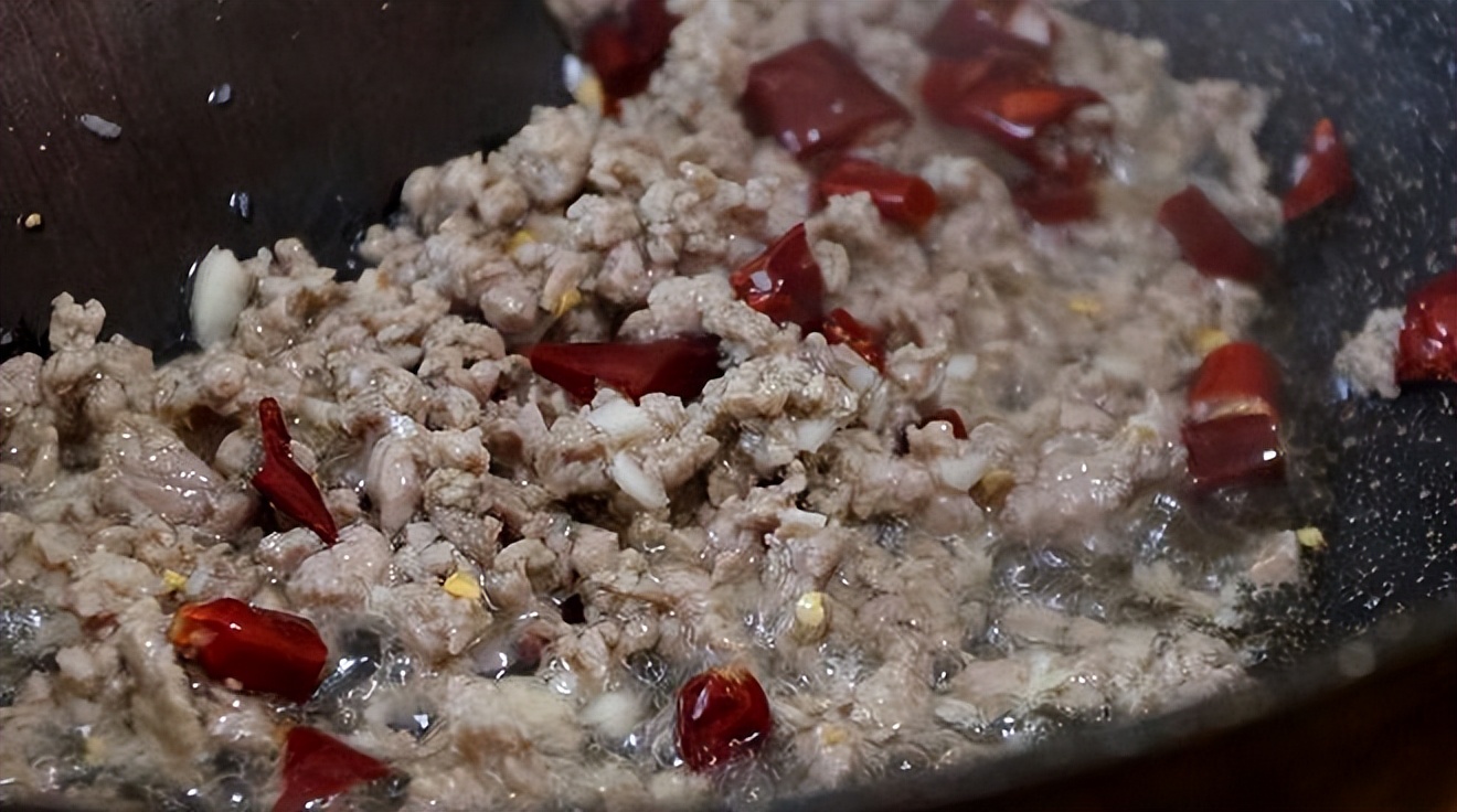 When mixing meat stuffing, keep in mind "2", it is delicious and tender ...