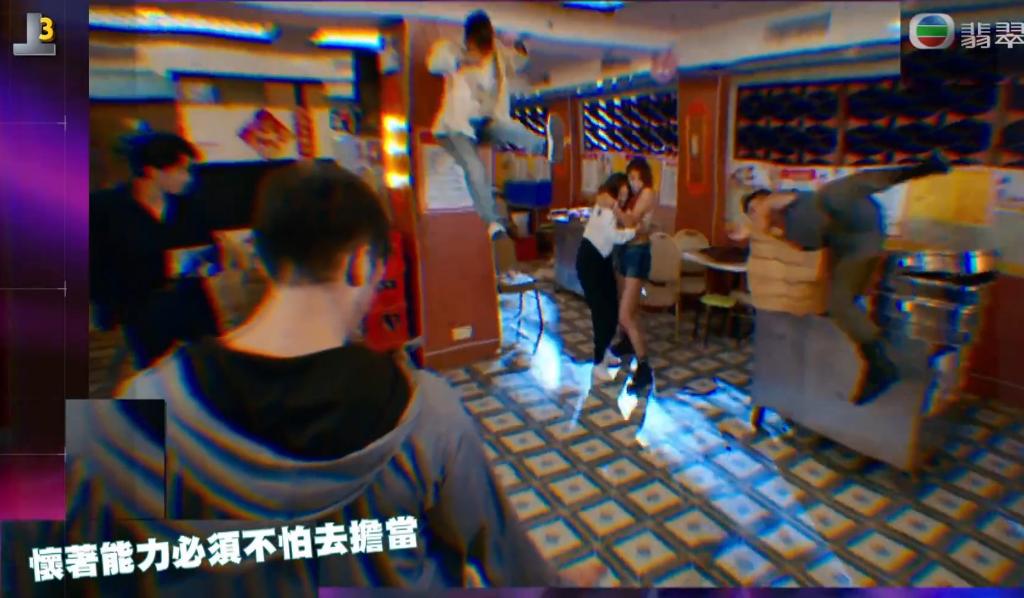 The super messenger, Jianwei fell in love with Miss Wei, became a big villain and eventually ...