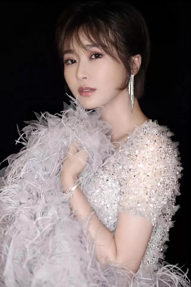 Fresh and beautiful beautiful singer, Chen Bing - iNEWS