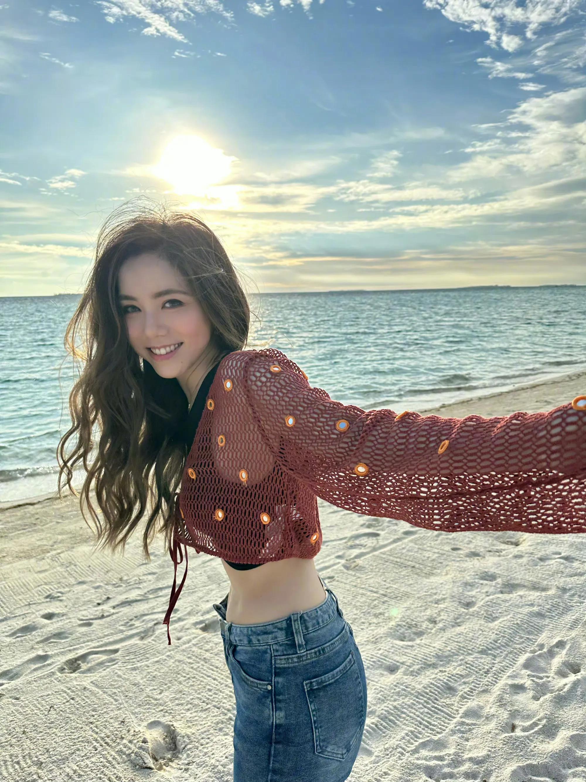 Deng Ziqi posted beautiful photos of Jiugongge's travel, and the ...