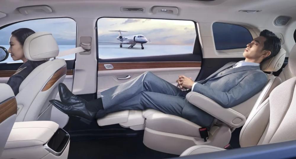 To Li Xiang and Yu Chengdong: More sincerity and less exaggeration - iNEWS