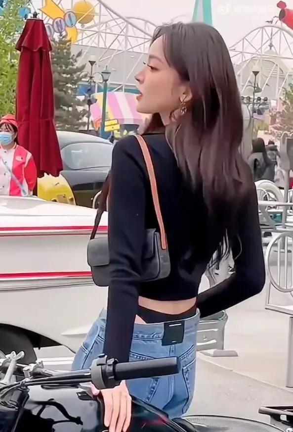 What makes Gu Li Nazha controversial is not just a pair of "underwear ...