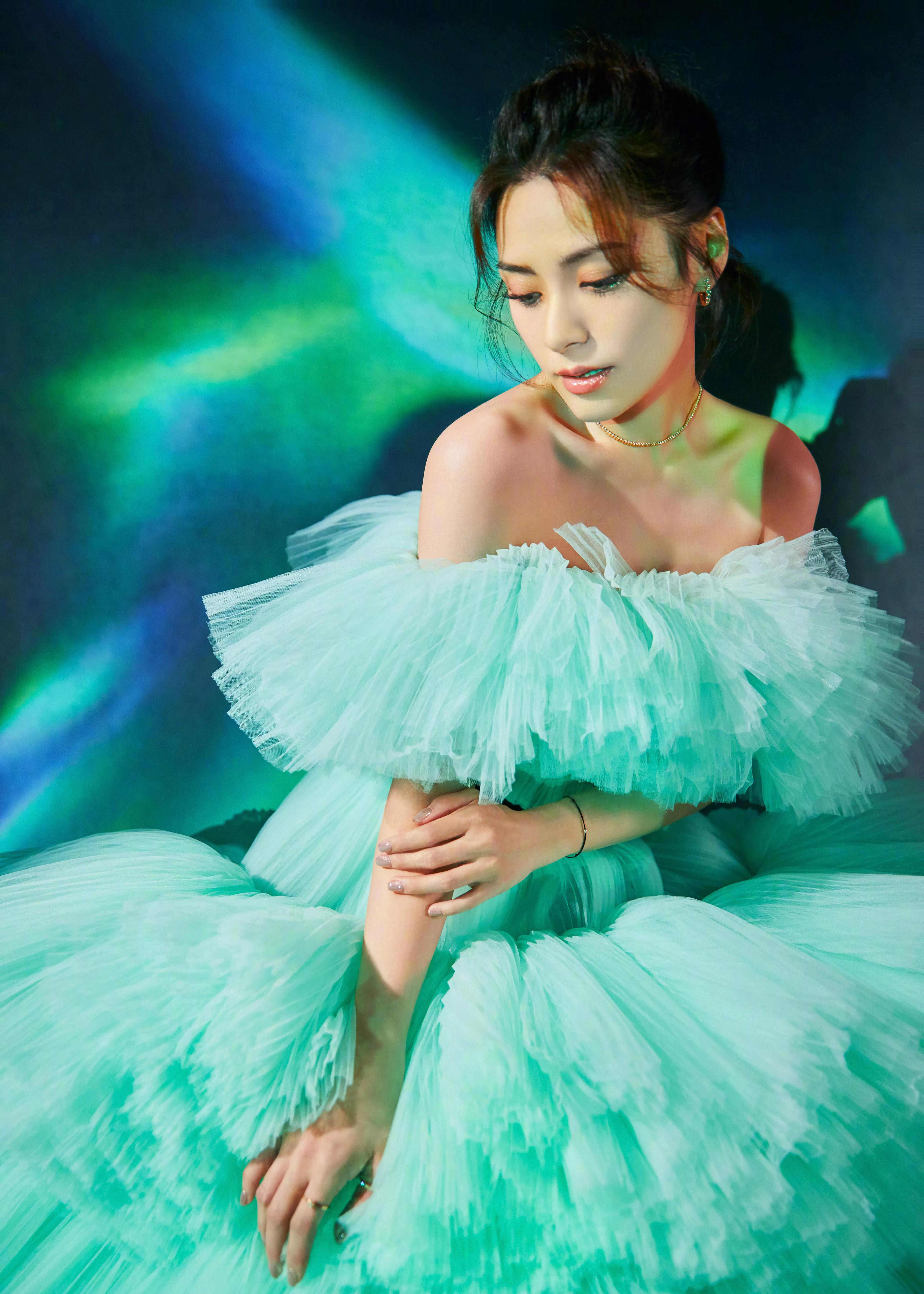 Zhong Xintong and Cai Zhuoyan fit together in a photo, charming and ...