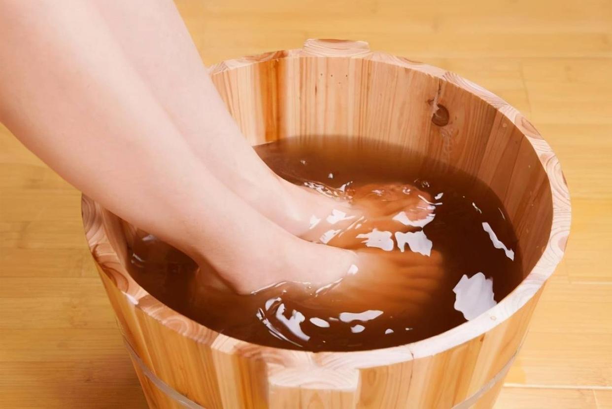 What can the body gain from soaking feet in hot water frequently ...