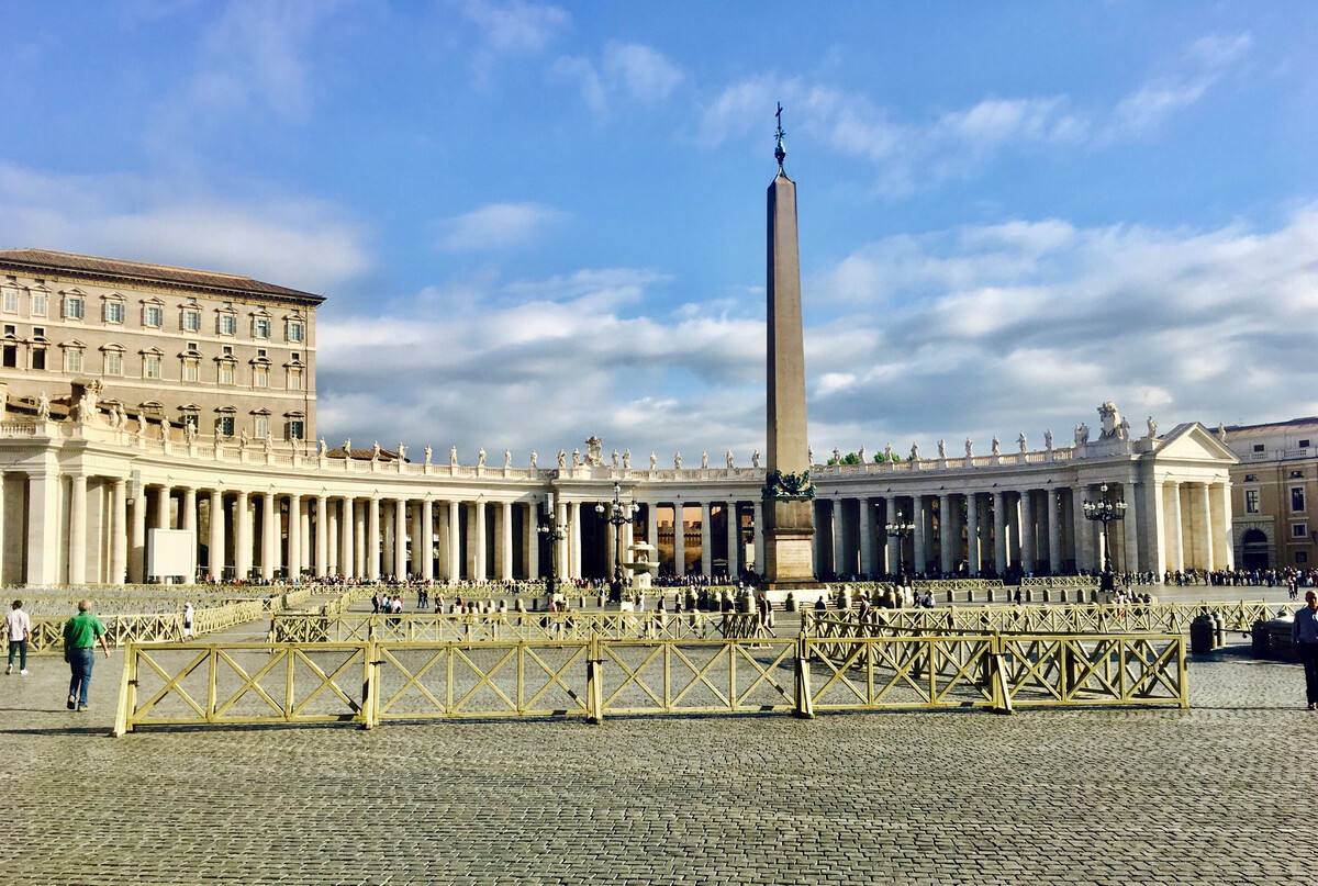 A doctor caused the explosion of the body of Pope Pius XII due to poor ...