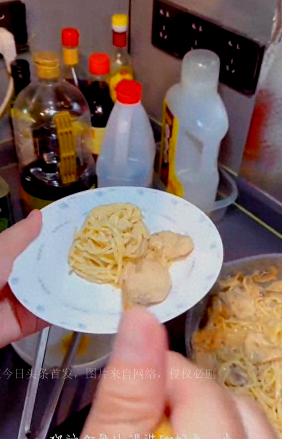 Mei Ting expresses her daily happiness, her husband cooks for a family ...