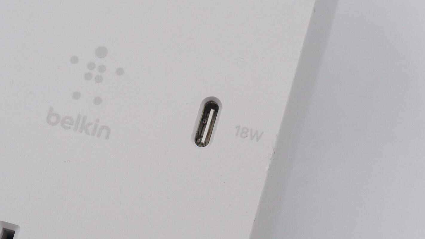 One socket has two built-in "chargers", and the Belkin US version of ...