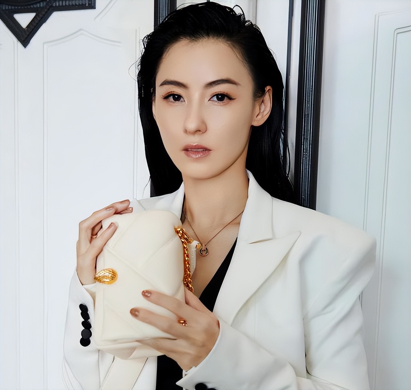 Hong Kong media revealed that Cecilia Cheung obtained the certificate ...