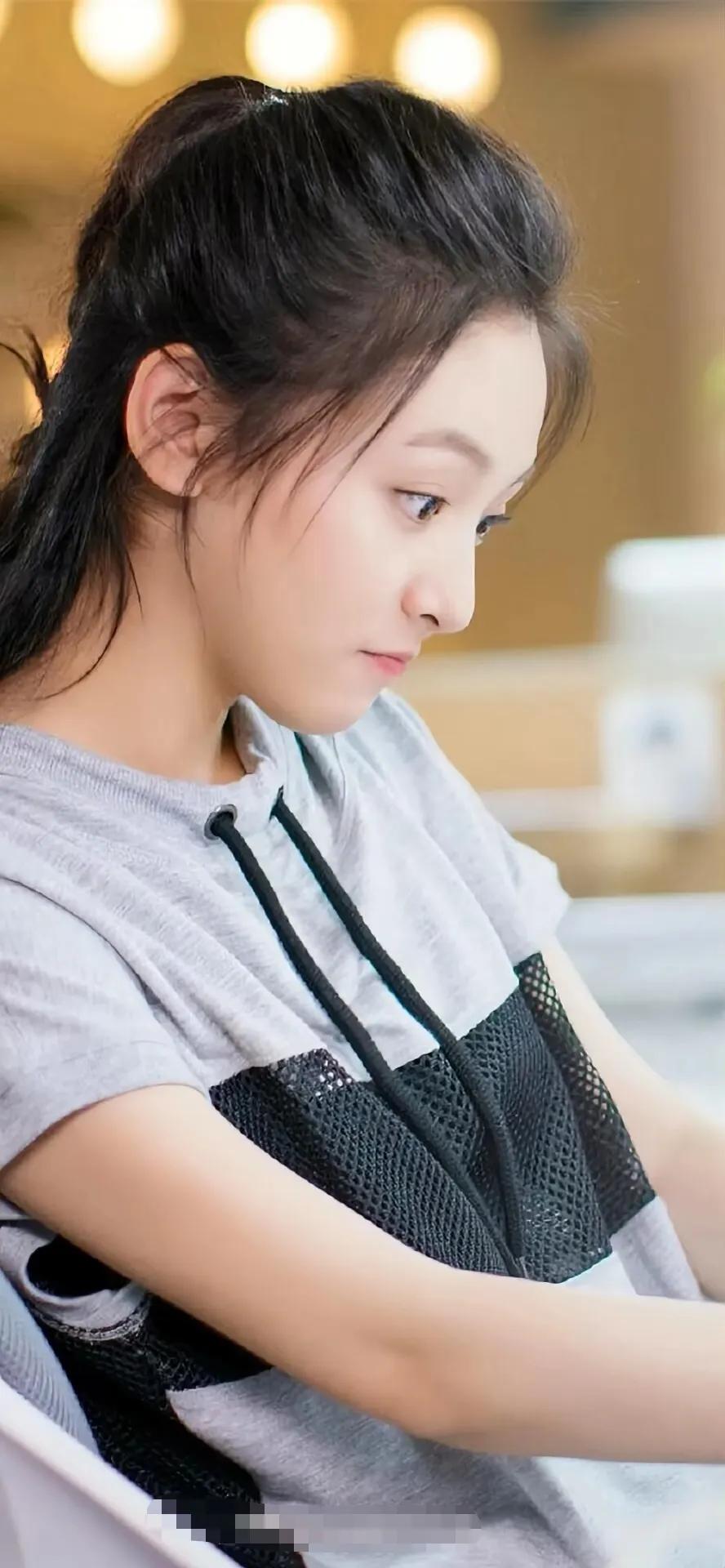 cute wu qian - iNEWS