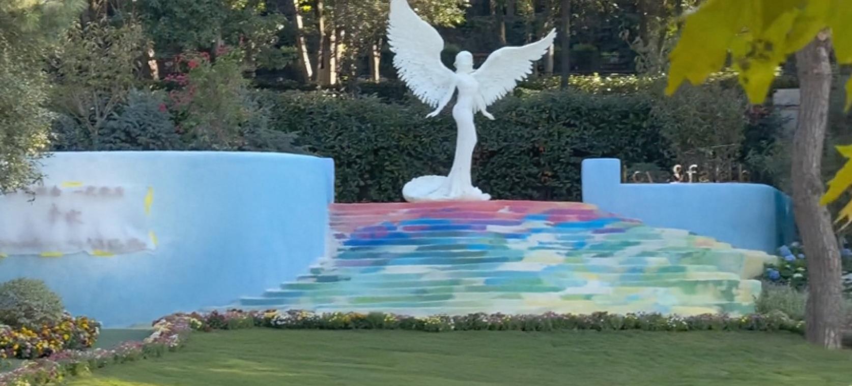 Coco Lee was buried on the 21st! The family moved the ashes to the ...