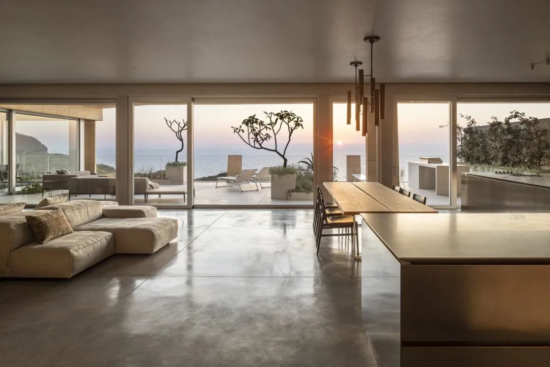 Tal Goldsmith Fish - iNEWS