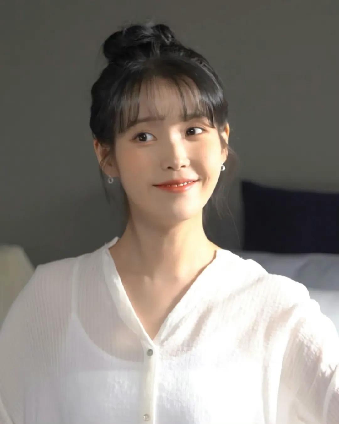 The pure beauty of the top little white flower, Li Zhien's boyfriend's perspective at home ...