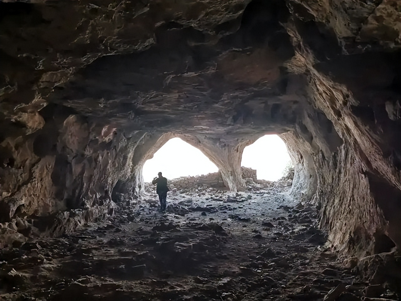 10 children and grandchildren were born in the cave, and the four ...