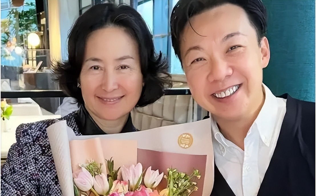 He Chaoqiong, who is over 60 years old, ushered in her second spring. Who pried open her heart ...