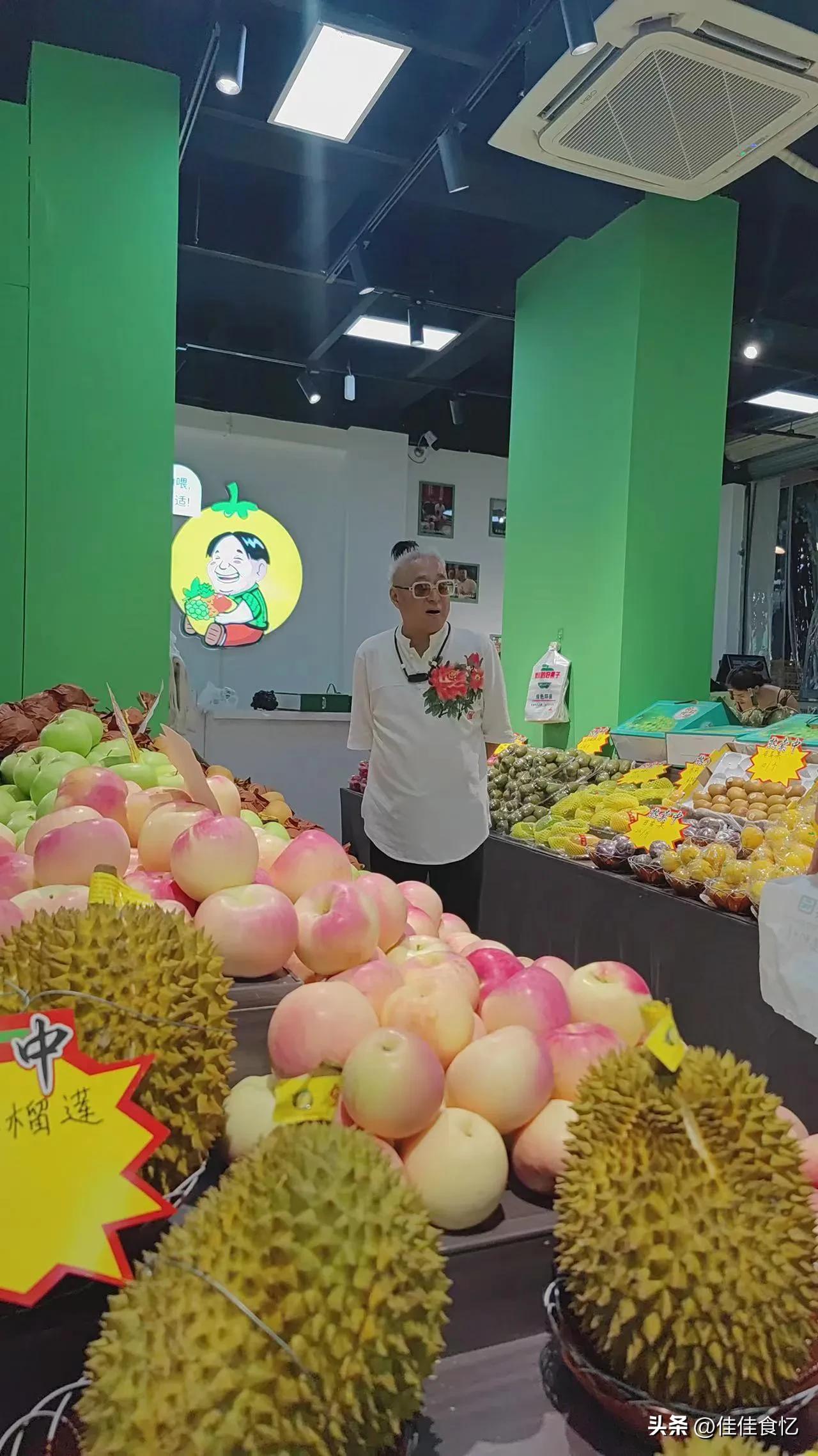 Hong Kong movie star Liang Xiaolong sends blessings to Sichuan friend ...