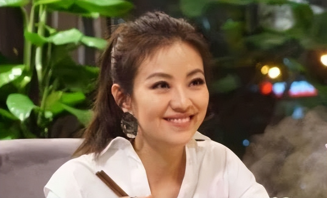 She is a well-known CCTV host, Sa Beining who abandoned cohabitation ...