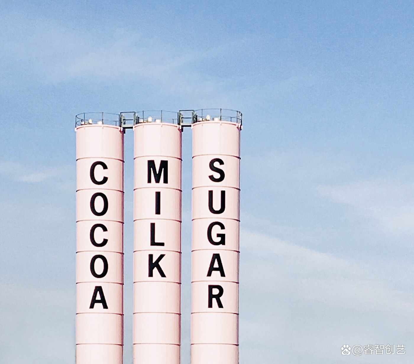 Wei Shi's style of symmetrical composition outside the lens of director ...