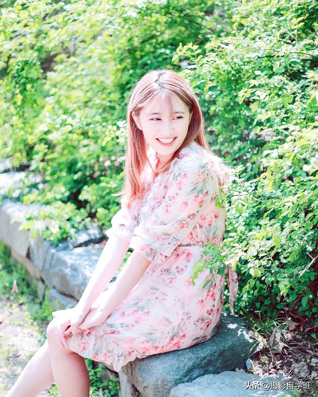 The middle-aged aunt has skills in taking pictures and posing, remember ...