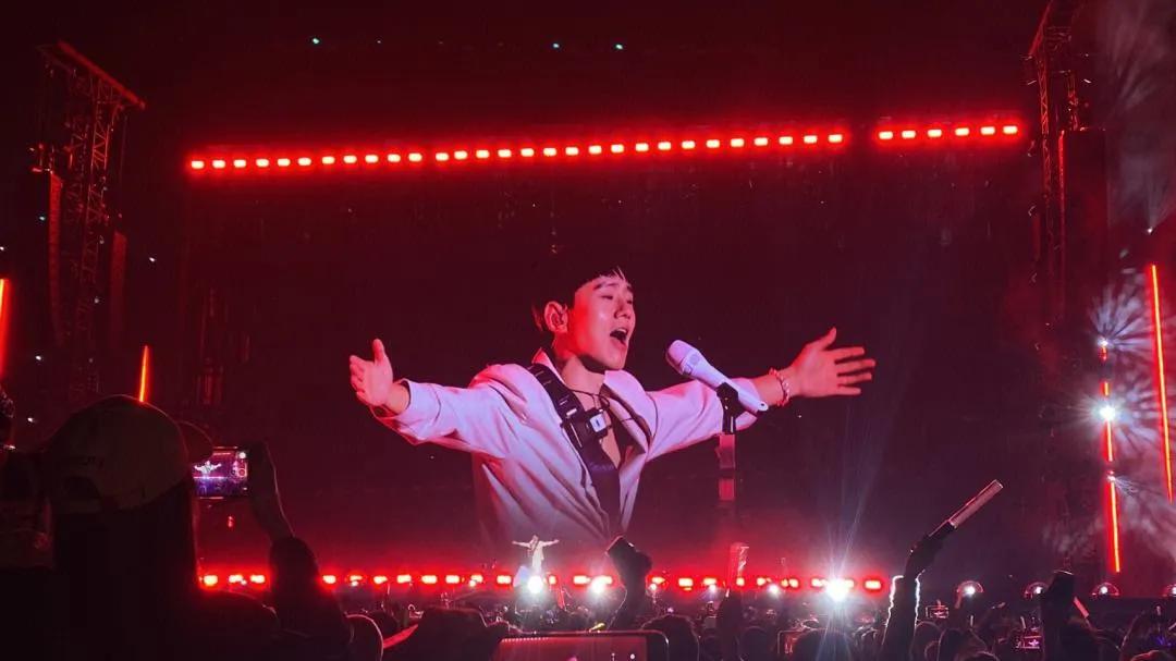 Zhang Jie held a concert, and the crowd was surging. This time, he went ...
