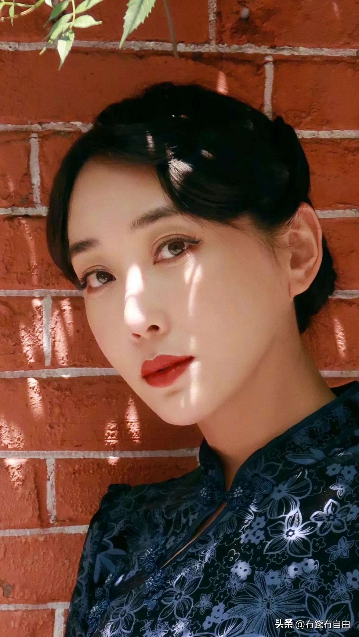 Photo of Du Ruoxi's cheongsam - iNEWS