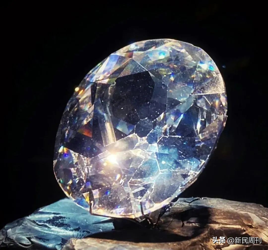 They have demanded that the British royal family return the diamonds ...